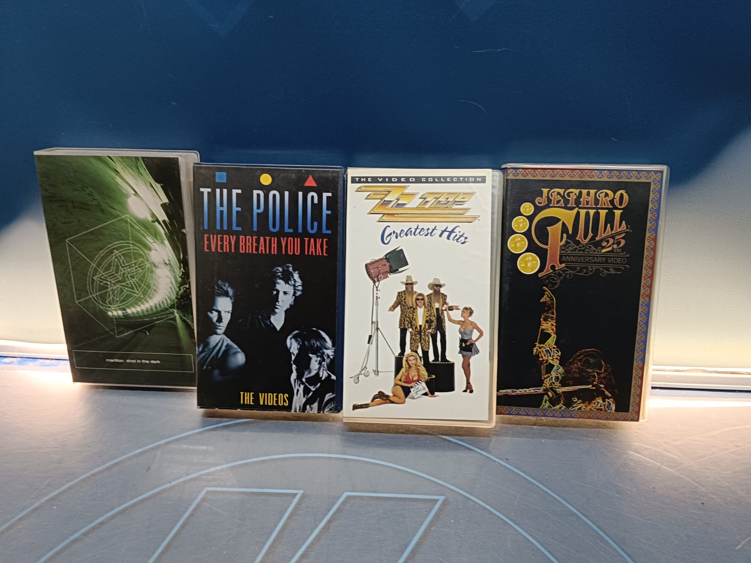 4 vhs, varios, videos musicales, grupos como ZZ TOP, JETHRO TULL ...